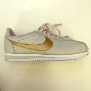 Nike Shoes for Women | Poshmark